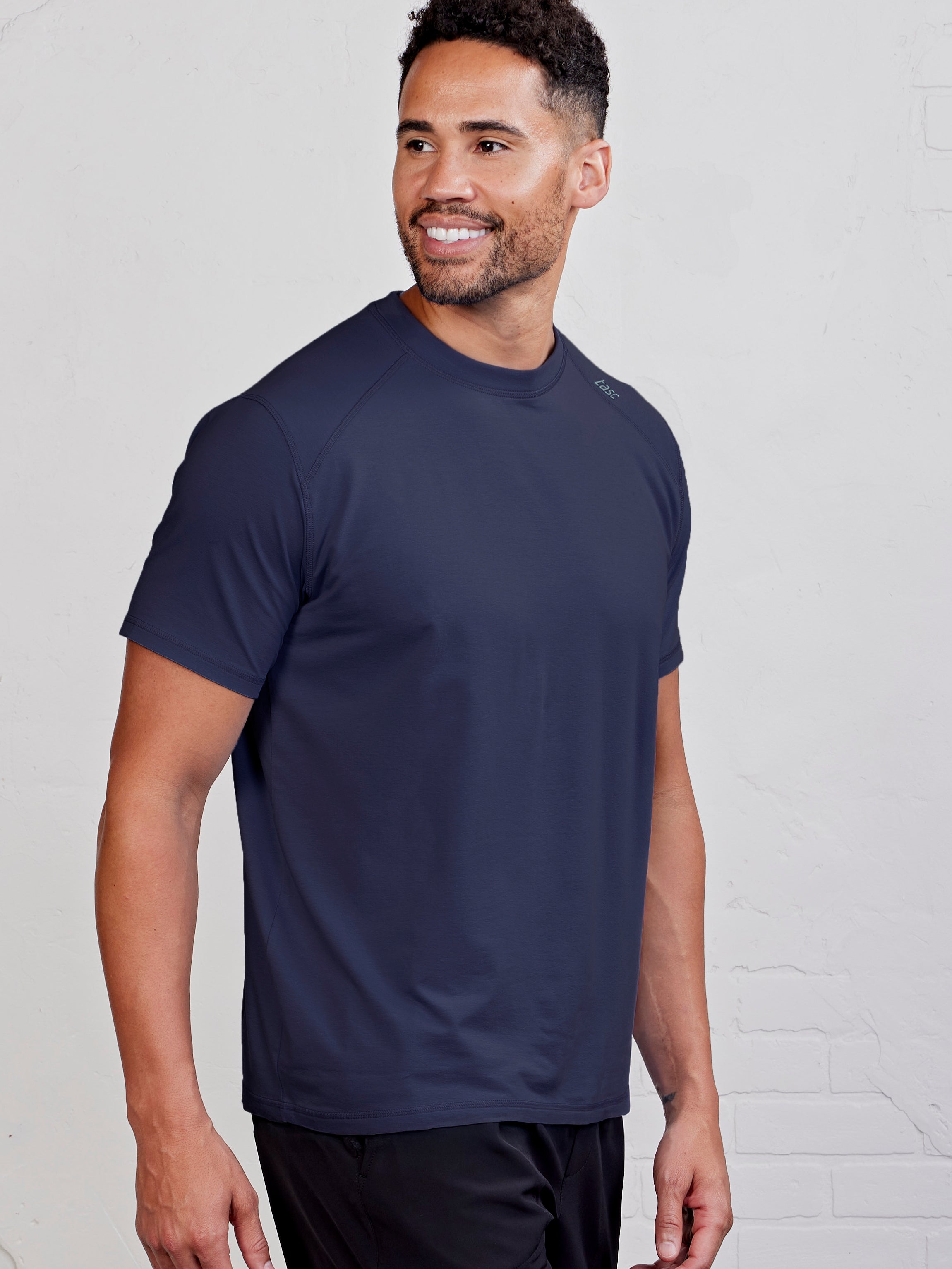 Carrollton Fitness T-Shirt - Core Classic Navy – tasc Performance